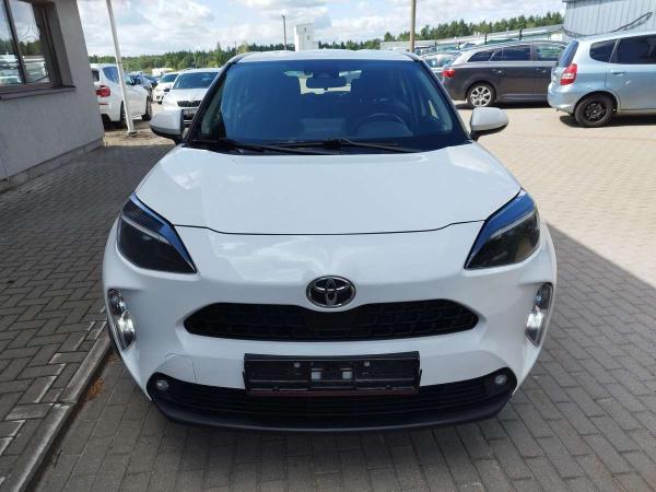 Balts Toyota Yaris Cross 2023 Utena, ar dzinēja tilpumu 1.49 L un nobraukumu 142 tūkst. km par 16900 €, foto 2 vietnē AUTOMOTO.COM.LV