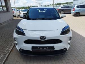 White Toyota Yaris Cross 2023 in Utena, with an engine capacity of 1.49 L and mileage of 142 thousand km for 16900 €, photo 3 on AUTOMOTO.COM.LV