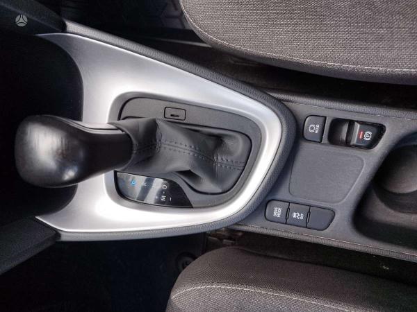 Balts Toyota Yaris Cross 2023 Utena, ar dzinēja tilpumu 1.49 L un nobraukumu 142 tūkst. km par 16900 €, foto 7 vietnē AUTOMOTO.COM.LV