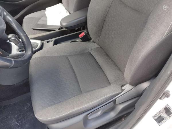 Balts Toyota Yaris Cross 2023 Utena, ar dzinēja tilpumu 1.49 L un nobraukumu 142 tūkst. km par 16900 €, foto 9 vietnē AUTOMOTO.COM.LV
