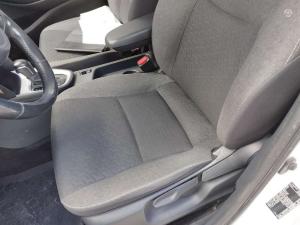 White Toyota Yaris Cross 2023 in Utena, with an engine capacity of 1.49 L and mileage of 142 thousand km for 16900 €, photo 10 on AUTOMOTO.COM.LV