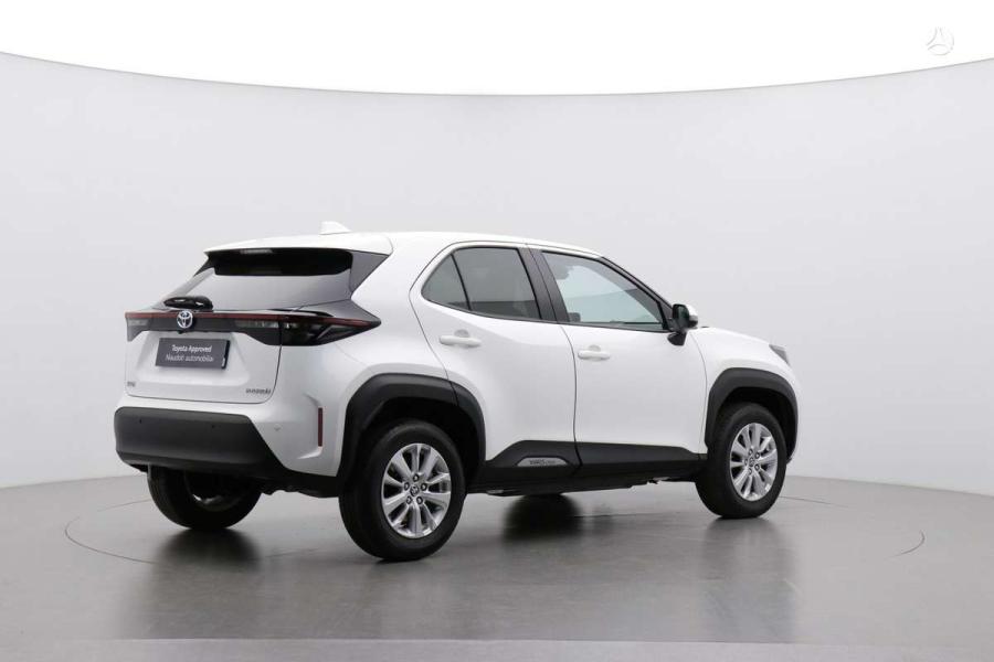 Белый Тойота Yaris Cross 2023 в Вильнюс, объемом двигателя 1.49 л и пробегом 71 тыс. км за 20900 €, фото 4 на AUTOMOTO.COM.LV