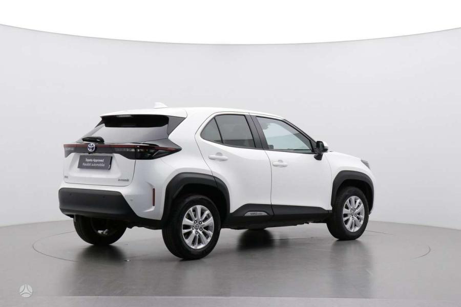 Balts Toyota Yaris Cross 2023 Viļņa, ar dzinēja tilpumu 1.49 L un nobraukumu 83 tūkst. km par 20900 €, foto 4 vietnē AUTOMOTO.COM.LV