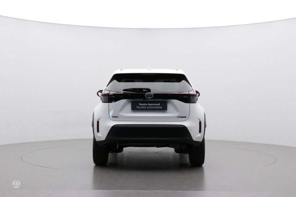 Белый Тойота Yaris Cross 2023 в Вильнюс, объемом двигателя 1.49 л и пробегом 83 тыс. км за 20900 €, фото 5 на AUTOMOTO.COM.LV
