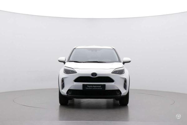 Белый Тойота Yaris Cross 2023 в Вильнюс, объемом двигателя 1.49 л и пробегом 83 тыс. км за 20900 €, фото 6 на AUTOMOTO.COM.LV