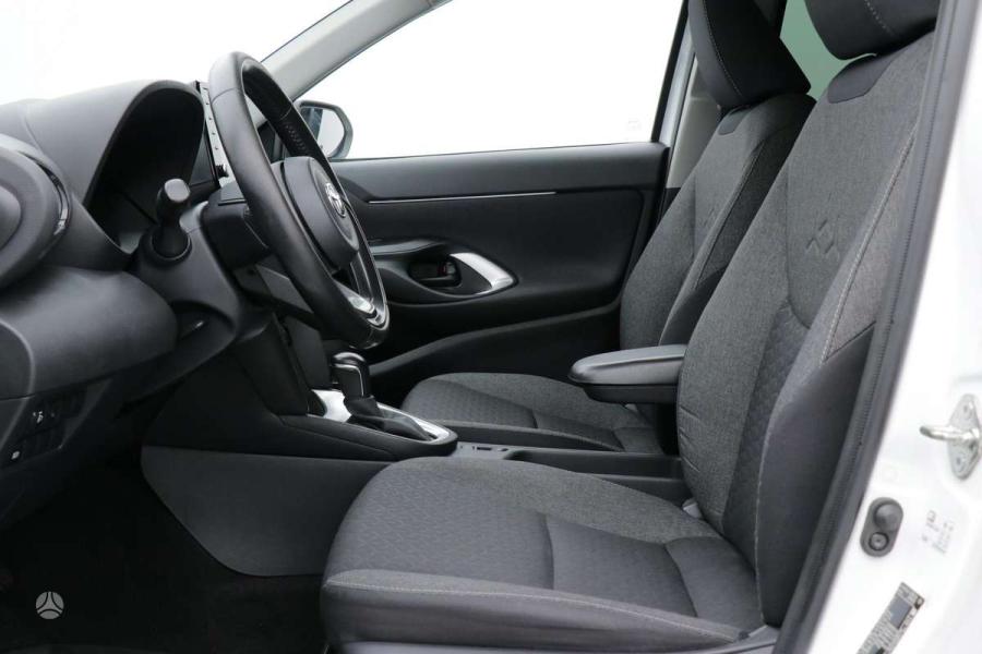 Balts Toyota Yaris Cross 2023 Viļņa, ar dzinēja tilpumu 1.49 L un nobraukumu 83 tūkst. km par 20900 €, foto 13 vietnē AUTOMOTO.COM.LV