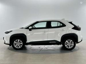 Белый Тойота Yaris Cross 2023 в Вильнюс, объемом двигателя 1.49 л и пробегом 47 тыс. км за 20900 €, фото 4 на AUTOMOTO.COM.LV