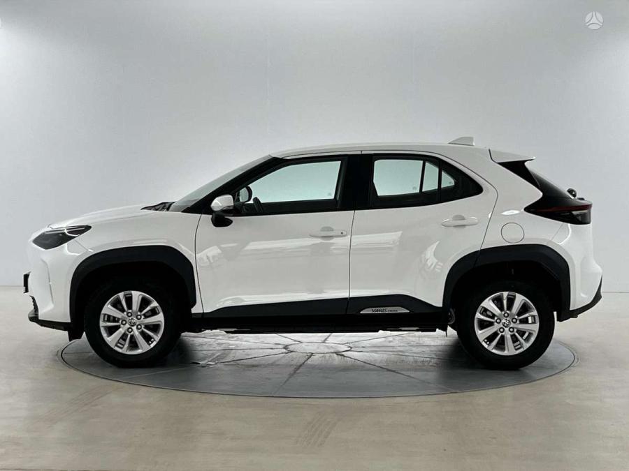 Белый Тойота Yaris Cross 2023 в Вильнюс, объемом двигателя 1.49 л и пробегом 47 тыс. км за 20900 €, фото 4 на AUTOMOTO.COM.LV