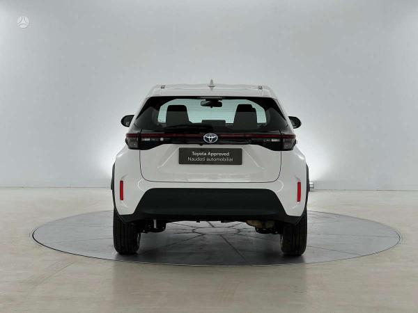 Balts Toyota Yaris Cross 2023 Viļņa, ar dzinēja tilpumu 1.49 L un nobraukumu 47 tūkst. km par 20900 €, foto 4 vietnē AUTOMOTO.COM.LV