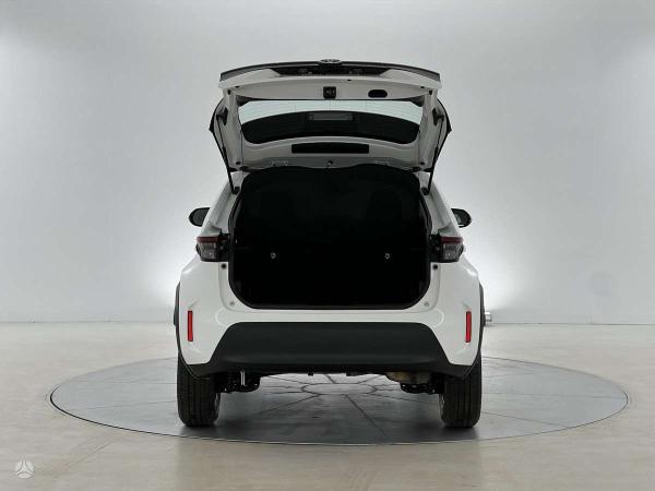 Balts Toyota Yaris Cross 2023 Viļņa, ar dzinēja tilpumu 1.49 L un nobraukumu 47 tūkst. km par 20900 €, foto 10 vietnē AUTOMOTO.COM.LV