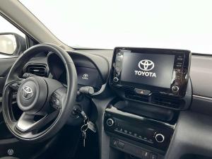 Белый Тойота Yaris Cross 2023 в Вильнюс, объемом двигателя 1.49 л и пробегом 47 тыс. км за 20900 €, фото 15 на AUTOMOTO.COM.LV