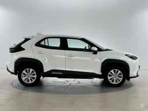 Белый Тойота Yaris Cross 2023 в Вильнюс, объемом двигателя 1.49 л и пробегом 47 тыс. км за 20900 €, фото 17 на AUTOMOTO.COM.LV