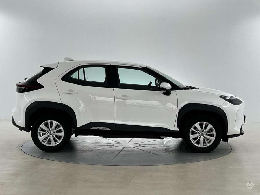 Белый Тойота Yaris Cross 2023 в Вильнюс, объемом двигателя 1.49 л и пробегом 47 тыс. км за 20900 €, фото 17 на AUTOMOTO.COM.LV