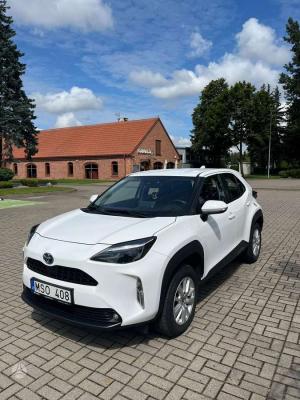 White Toyota Yaris Cross 2023 in Marijampole, with an engine capacity of 0.00 L and mileage of 101 thousand km for 19000 €, photo 1 on AUTOMOTO.COM.LV