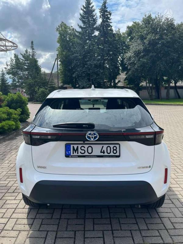 Toyota Yaris Cross 2023 in Marijampole on AUTOMOTO.COM.LV White Toyota Yaris Cross 2023 in Marijampole, with an engine capacity of 0.00 L and mileage of 101 thousand km for 19000 €, photo 5 on AUTOMOTO.COM.LV