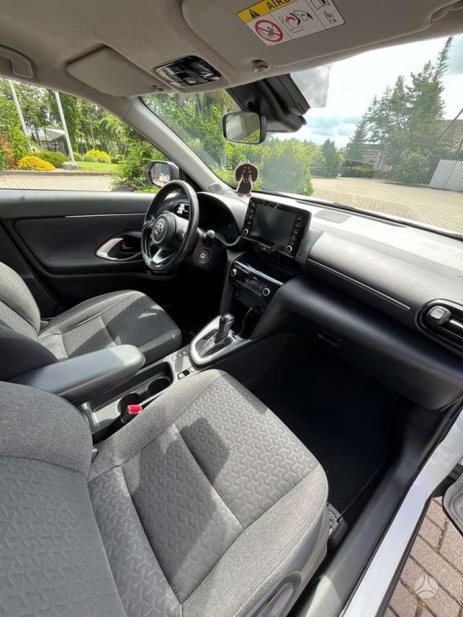 Белый Тойота Yaris Cross 2023 в Мариямполе, объемом двигателя 0.00 л и пробегом 101 тыс. км за 19000 €, фото 12 на AUTOMOTO.COM.LV