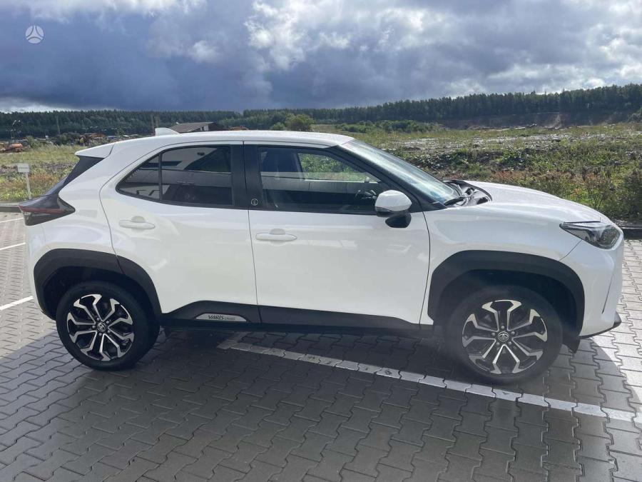 Белый Тойота Yaris Cross 2023 в Вильнюс, объемом двигателя 1.50 л и пробегом 150 тыс. км за 17900 €, фото 7 на AUTOMOTO.COM.LV