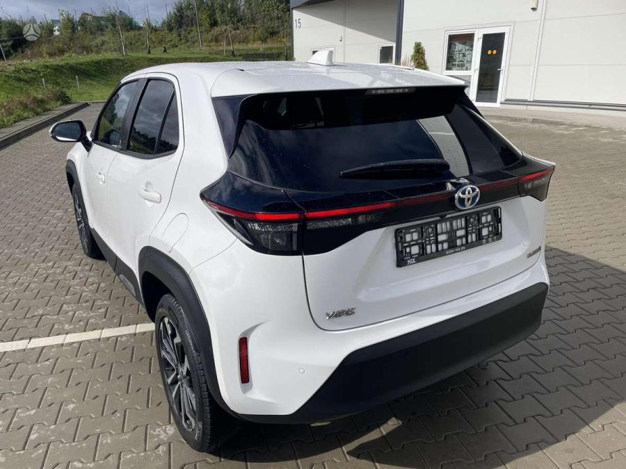 Белый Тойота Yaris Cross 2023 в Вильнюс, объемом двигателя 1.50 л и пробегом 150 тыс. км за 17900 €, фото 11 на AUTOMOTO.COM.LV