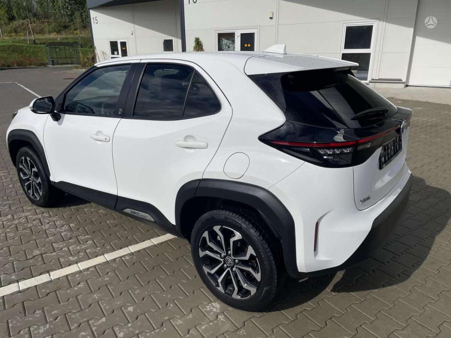 Белый Тойота Yaris Cross 2023 в Вильнюс, объемом двигателя 1.50 л и пробегом 150 тыс. км за 17900 €, фото 12 на AUTOMOTO.COM.LV