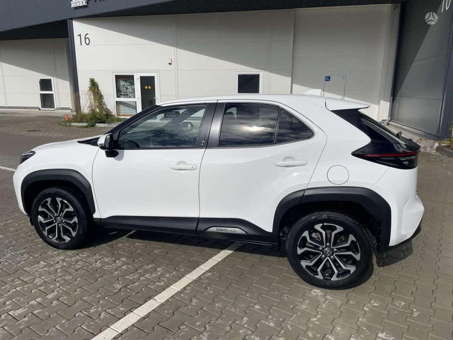 Белый Тойота Yaris Cross 2023 в Вильнюс, объемом двигателя 1.50 л и пробегом 150 тыс. км за 17900 €, фото 14 на AUTOMOTO.COM.LV