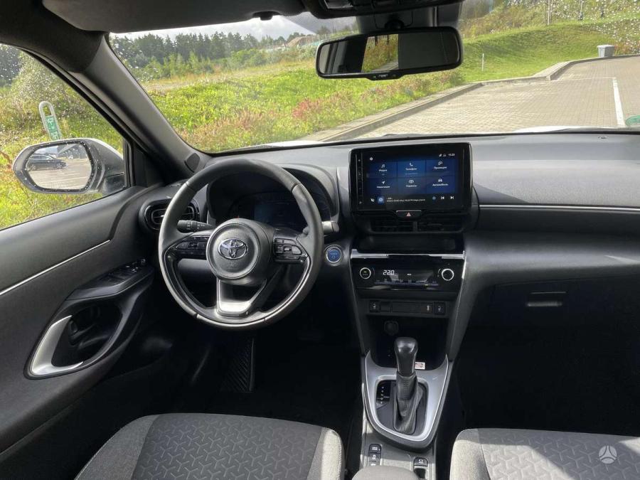 Белый Тойота Yaris Cross 2023 в Вильнюс, объемом двигателя 1.50 л и пробегом 150 тыс. км за 17900 €, фото 23 на AUTOMOTO.COM.LV