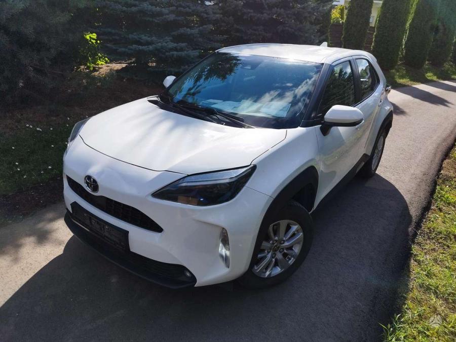 Белый Тойота Yaris Cross 2023 в Утена, объемом двигателя 1.49 л и пробегом 141 тыс. км за 16900 €, фото 1 на AUTOMOTO.COM.LV