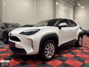 White Toyota Yaris Cross 2023 in Vilnius, with an engine capacity of 1.49 L and mileage of 109 thousand km for 18390 €, photo  on AUTOMOTO.COM.LV