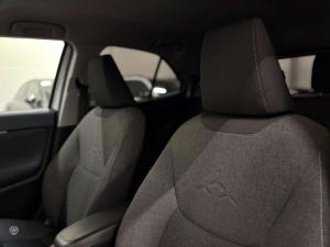 White Toyota Yaris Cross 2023 in Vilnius, with an engine capacity of 1.49 L and mileage of 109 thousand km for 18390 €, photo 14 on AUTOMOTO.COM.LV