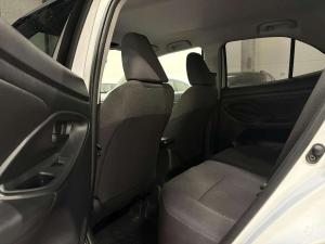 White Toyota Yaris Cross 2023 in Vilnius, with an engine capacity of 1.49 L and mileage of 109 thousand km for 18390 €, photo 27 on AUTOMOTO.COM.LV