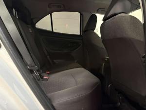 White Toyota Yaris Cross 2023 in Vilnius, with an engine capacity of 1.49 L and mileage of 109 thousand km for 18390 €, photo 28 on AUTOMOTO.COM.LV