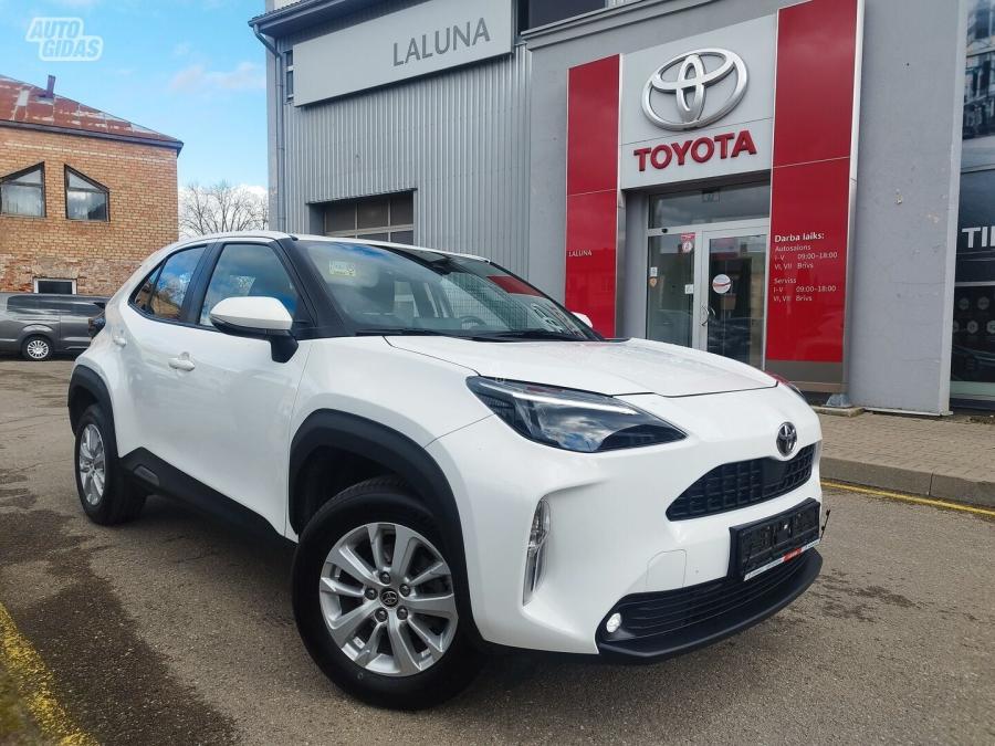 Белый Тойота Yaris Cross 2023 в Утена, объемом двигателя 1.50 л и пробегом 108 тыс. км за 16200 €, фото 1 на AUTOMOTO.COM.LV