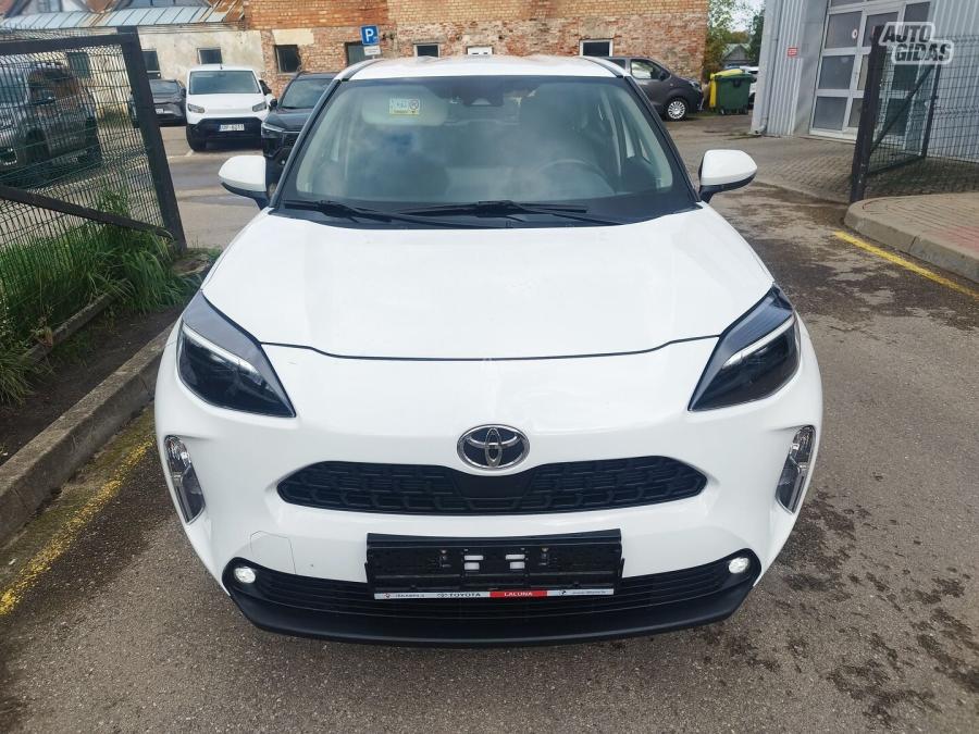Белый Тойота Yaris Cross 2023 в Утена, объемом двигателя 1.50 л и пробегом 108 тыс. км за 16200 €, фото 4 на AUTOMOTO.COM.LV