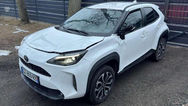 Balts Toyota Yaris Cross 2024 Jonava, ar dzinēja tilpumu 0.00 L un nobraukumu 9 tūkst. km par 14200 €, foto 1 vietnē AUTOMOTO.COM.LV