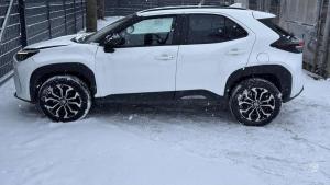 Balts Toyota Yaris Cross 2024 Jonava, ar dzinēja tilpumu 1.50 L un nobraukumu 9 tūkst. km par 13900 €, foto 12 vietnē AUTOMOTO.COM.LV
