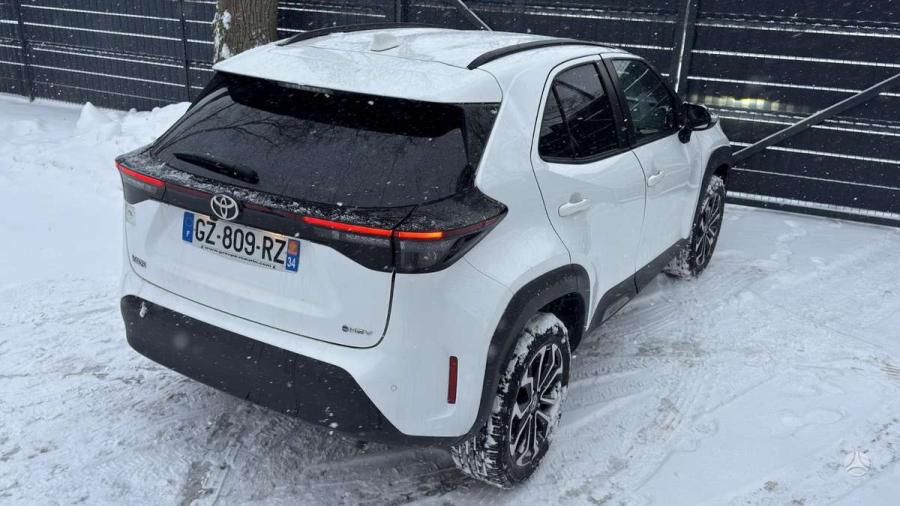 Balts Toyota Yaris Cross 2024 Jonava, ar dzinēja tilpumu 1.50 L un nobraukumu 9 tūkst. km par 13900 €, foto 15 vietnē AUTOMOTO.COM.LV