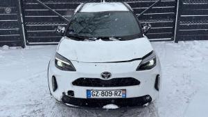 Balts Toyota Yaris Cross 2024 Jonava, ar dzinēja tilpumu 1.50 L un nobraukumu 9 tūkst. km par 12800 €, foto 2 vietnē AUTOMOTO.COM.LV