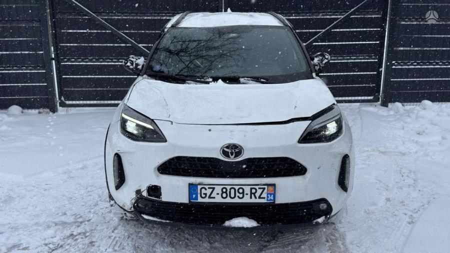 Balts Toyota Yaris Cross 2024 Jonava, ar dzinēja tilpumu 1.50 L un nobraukumu 9 tūkst. km par 12800 €, foto 10 vietnē AUTOMOTO.COM.LV