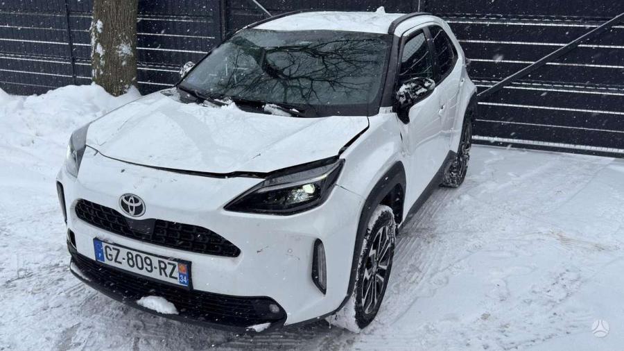 Balts Toyota Yaris Cross 2024 Jonava, ar dzinēja tilpumu 1.50 L un nobraukumu 9 tūkst. km par 12800 €, foto 11 vietnē AUTOMOTO.COM.LV
