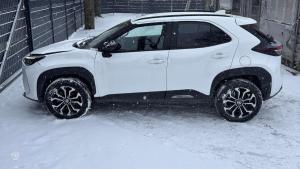 Balts Toyota Yaris Cross 2024 Jonava, ar dzinēja tilpumu 1.50 L un nobraukumu 9 tūkst. km par 12800 €, foto 12 vietnē AUTOMOTO.COM.LV