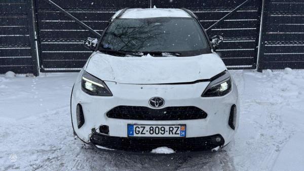 White Toyota Yaris Cross 2024 in Jonava, with an engine capacity of 1.50 L and mileage of 9 thousand km for 11999 €, photo 10 on AUTOMOTO.COM.LV