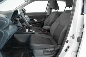 Белый Тойота Yaris Cross 2024 в Вильнюс, объемом двигателя 1.50 л и пробегом 41 тыс. км за 23100 €, фото 8 на AUTOMOTO.COM.LV