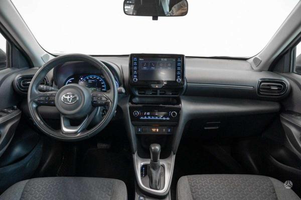 Белый Тойота Yaris Cross 2024 в Вильнюс, объемом двигателя 1.50 л и пробегом 41 тыс. км за 23100 €, фото 8 на AUTOMOTO.COM.LV
