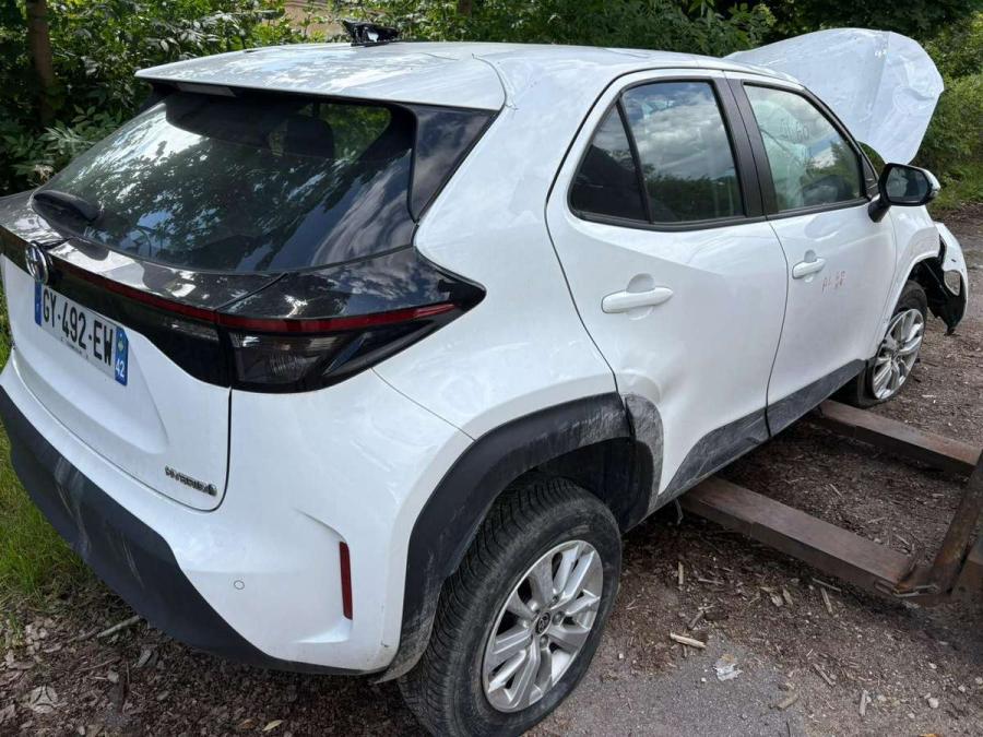 Белый Тойота Yaris Cross 2024 в Вильнюс, объемом двигателя 1.50 л и пробегом 91 тыс. км за 6999 €, фото 3 на AUTOMOTO.COM.LV