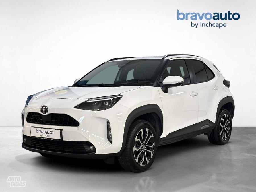 White Toyota Yaris Cross 2024 in Vilnius, with an engine capacity of 1.50 L and mileage of 119 thousand km for 22500 €, photo 1 on AUTOMOTO.COM.LV