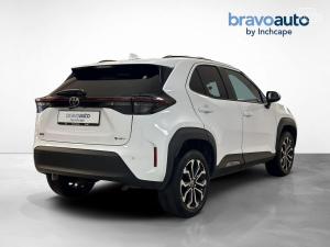 White Toyota Yaris Cross 2024 in Vilnius, with an engine capacity of 1.50 L and mileage of 119 thousand km for 22500 €, photo 6 on AUTOMOTO.COM.LV
