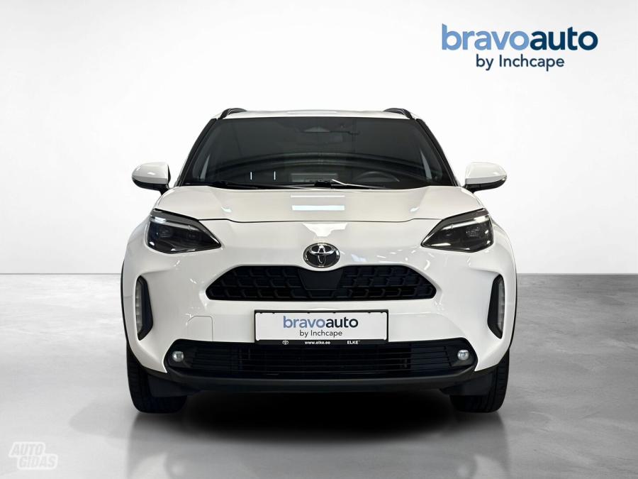 White Toyota Yaris Cross 2024 in Vilnius, with an engine capacity of 1.50 L and mileage of 119 thousand km for 22500 €, photo 9 on AUTOMOTO.COM.LV