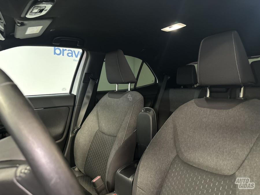 White Toyota Yaris Cross 2024 in Vilnius, with an engine capacity of 1.50 L and mileage of 119 thousand km for 22500 €, photo 14 on AUTOMOTO.COM.LV