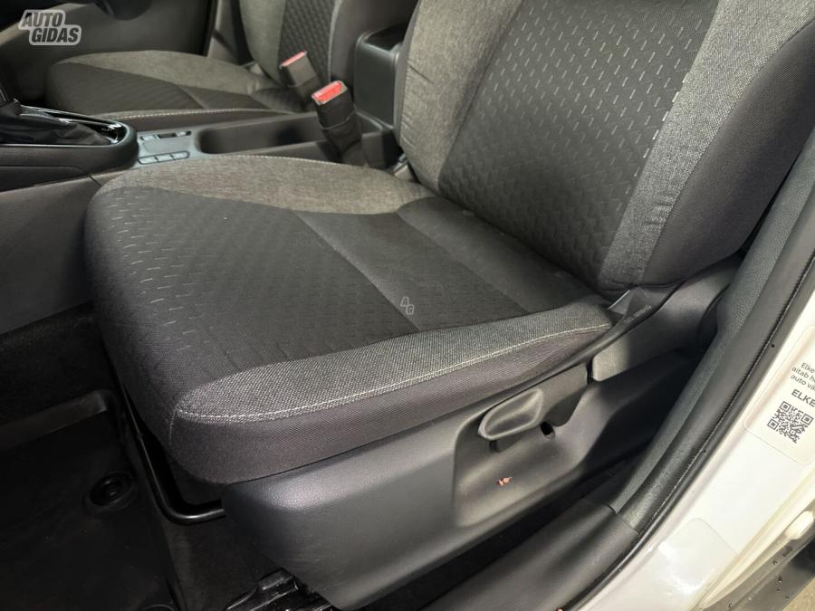 White Toyota Yaris Cross 2024 in Vilnius, with an engine capacity of 1.50 L and mileage of 119 thousand km for 22500 €, photo 15 on AUTOMOTO.COM.LV