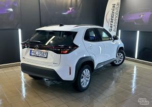 Белый Тойота Yaris Cross 2025 в Авиженяй, объемом двигателя 1.50 л и пробегом 22 тыс. км за 21850 €, фото 3 на AUTOMOTO.COM.LV