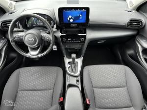 Белый Тойота Yaris Cross 2025 в Авиженяй, объемом двигателя 1.50 л и пробегом 22 тыс. км за 21850 €, фото 4 на AUTOMOTO.COM.LV